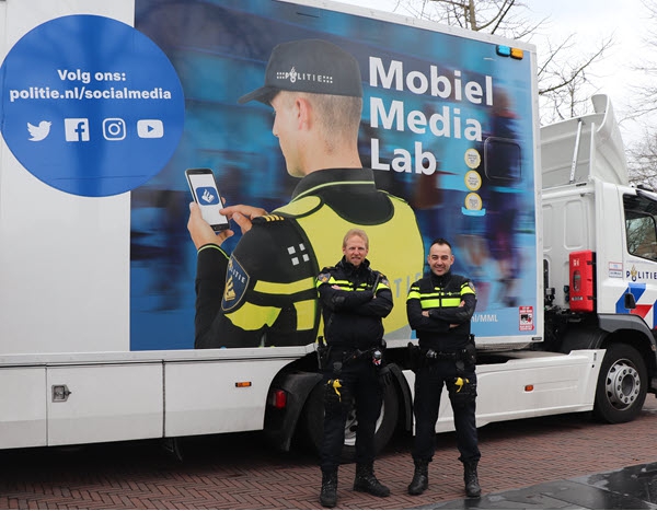 Bezoek de wijkagenten van Putten in het Mobiel Media Lab - Puttensezaken.nl