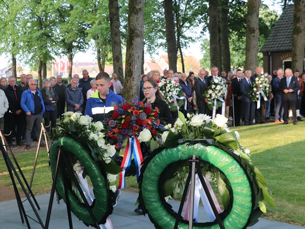 Nationale Herdenking bij monument aan de Engweg in Putten ...