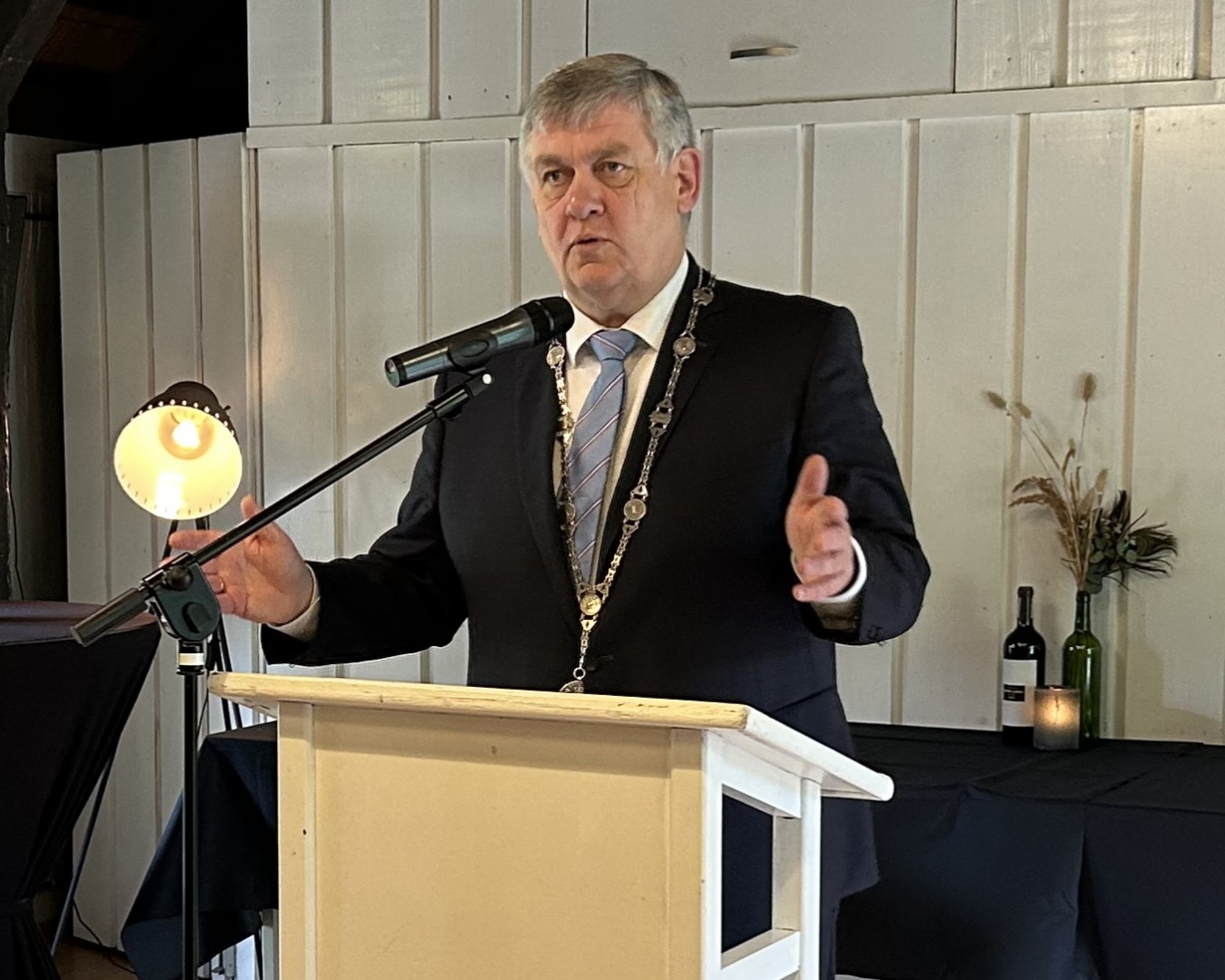 Burgemeester Lambooij staat stil bij de situatie in Israël ...