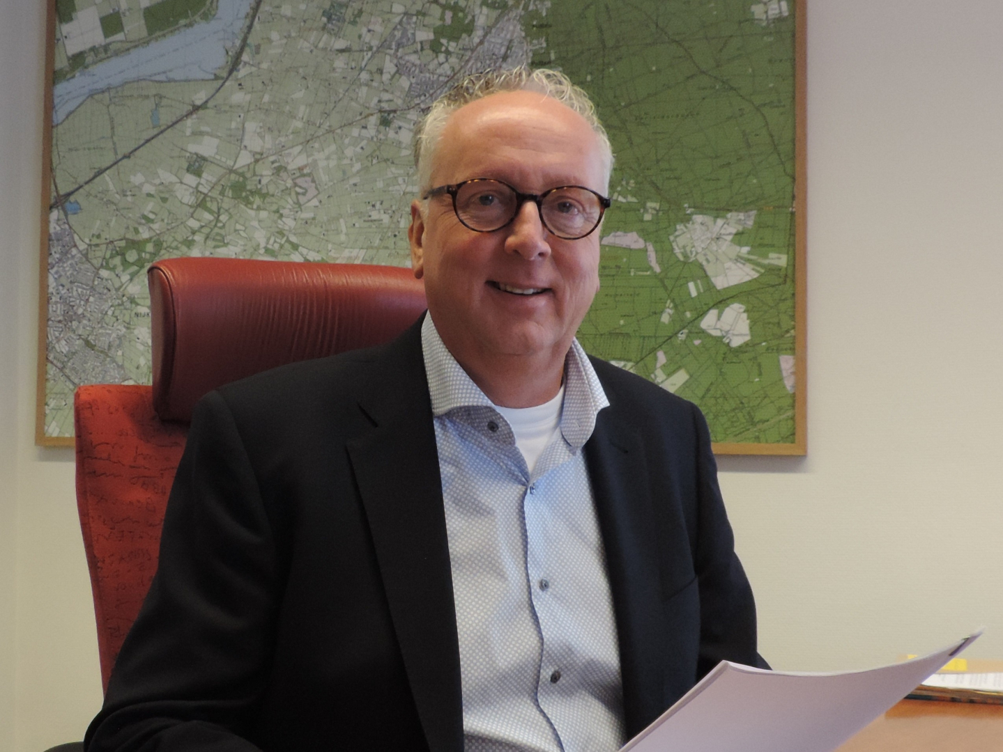 Raad staat stil bij het overlijden van oud-wethouder Priem ...